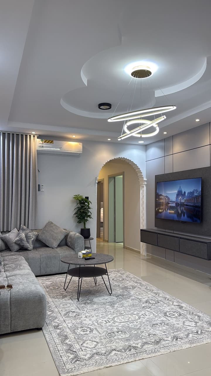 شقه مميزه كبيره بغرفتين نوم وصاله دور اول بدون لفت - Saudi Arabia