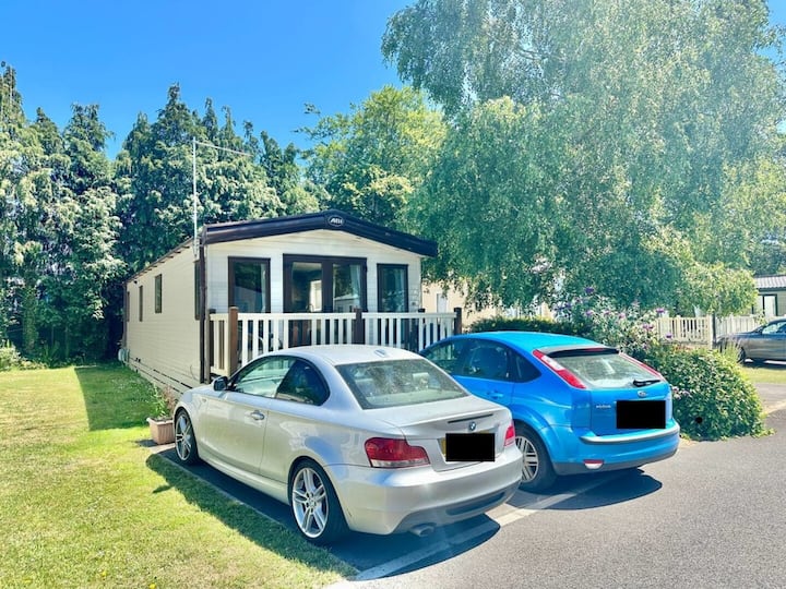 Static Caravan 40x13ft On Forest Edge Holiday Park - Castlepoint