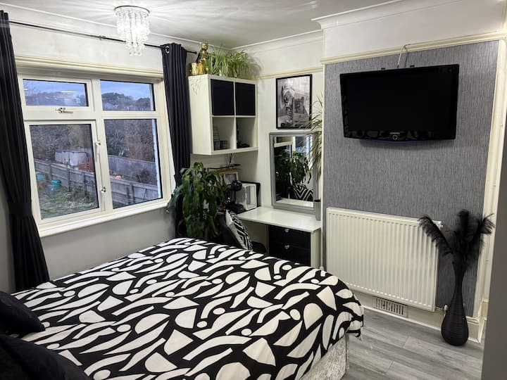 Spacious Room With Private Bathroom &Shared Spaces - Exeter