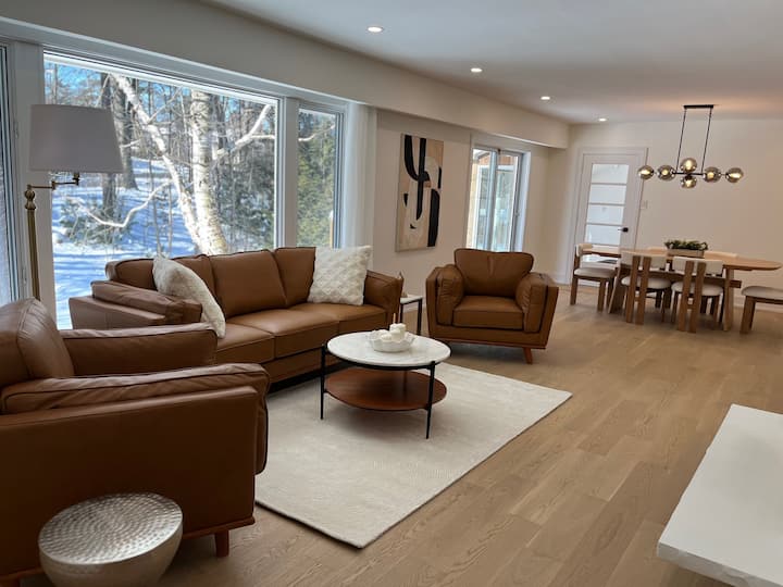 Eastlake Bungalow With Big Yard And New Furniture - Oakville