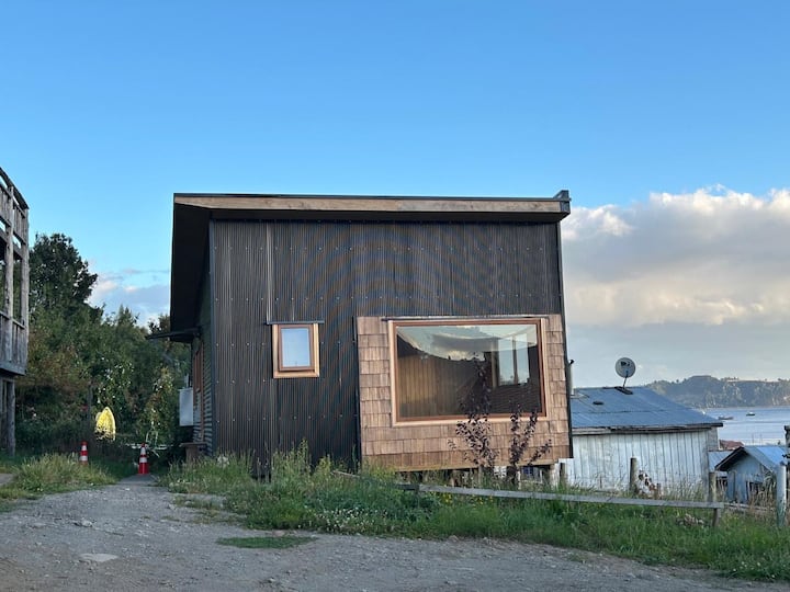 Cabaña Vista Parcial Al Mar, Humedal Tenten. - Castro, Chile