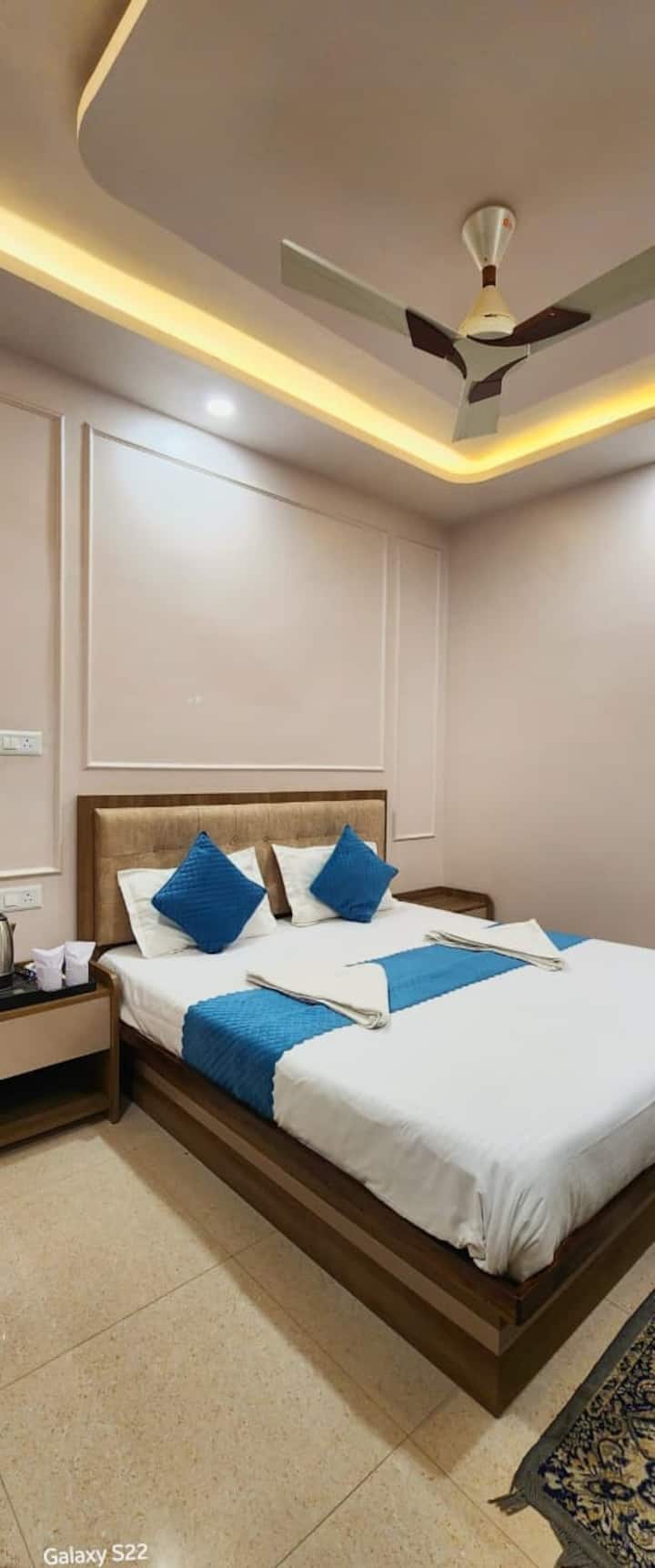Shanti Residency (Full Apartment - 14 Person) - Varanasi