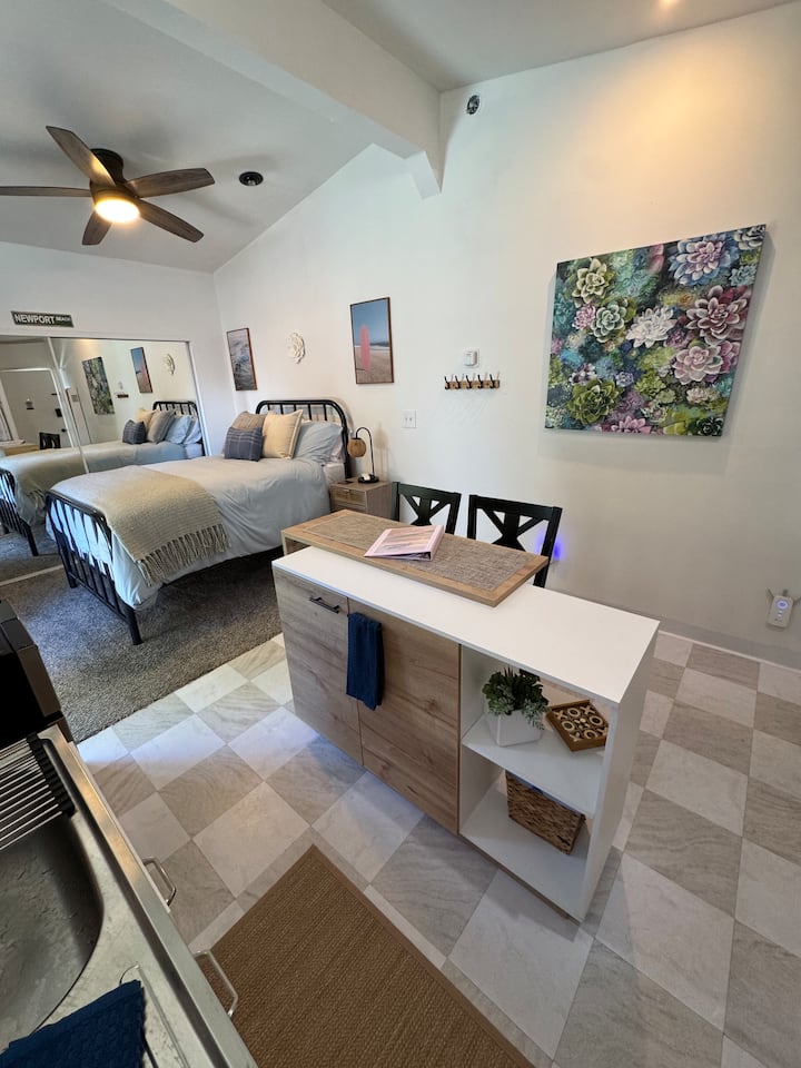 Adorable Socal Studio - Newport Beach, CA