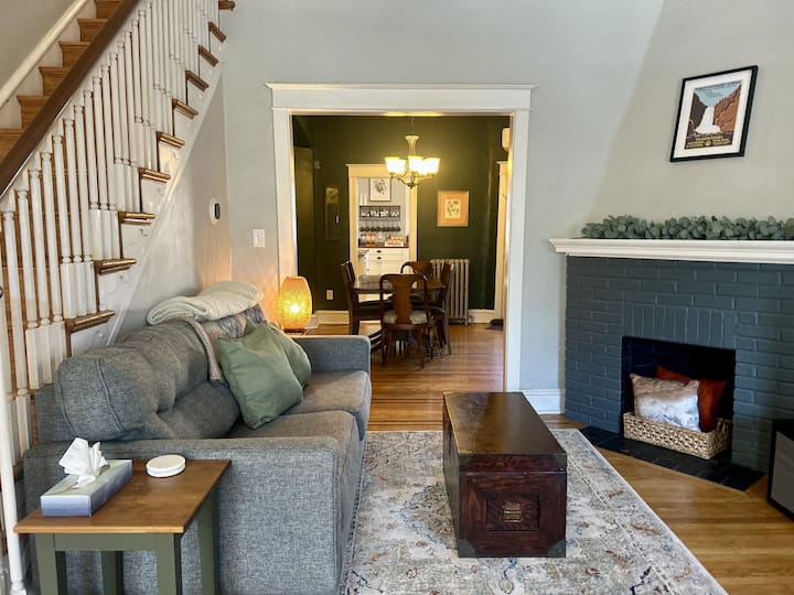 Charming Mt. Airy Retreat| Spa Bath+chef’s Kitchen - Bucks County, PA