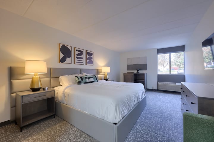 Spacious King Room @ Lititz Pointe Inn, Room #112 - Lititz, PA