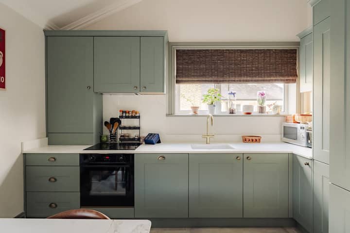 Spacious 3 Bed Wimbledon Duplex With En Suite - Surbiton