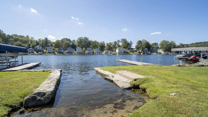 Spacious Lakefront Retreat W/dock | Close To Town - Peoples State Forest, Barkhamsted