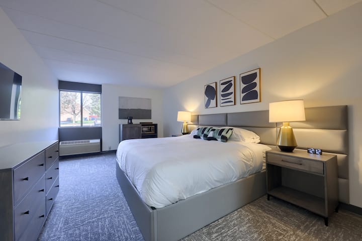 Spacious King Room @ Lititz Pointe Inn, Room #106 - Lititz, PA