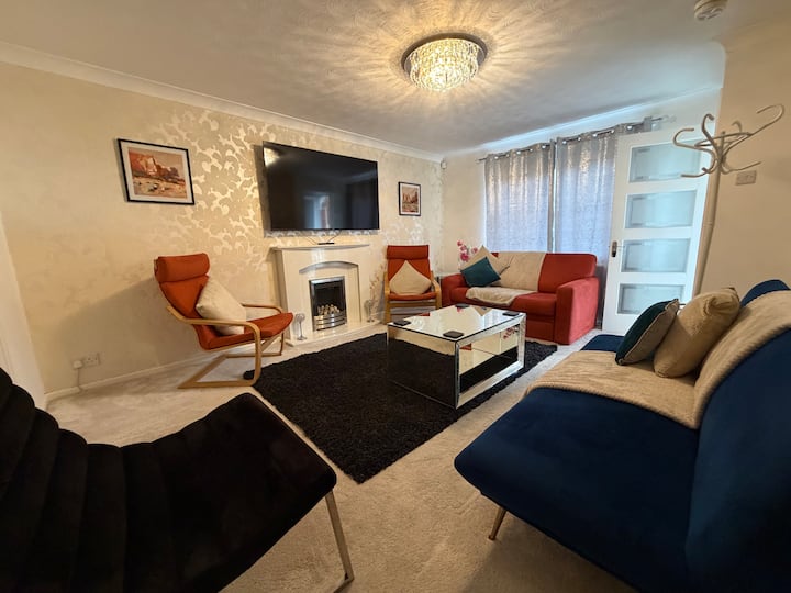 Modern Batley Retreat | Spacious 3br For Groups - Mirfield