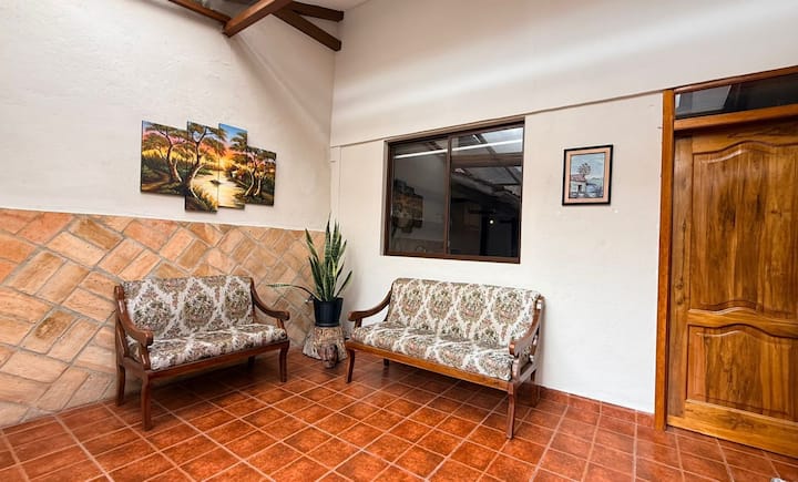 La Rosa 1, Casa En El Centro De Cuenca - Cuenca