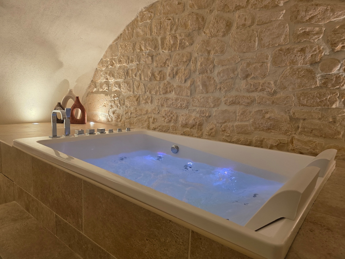 Suite romantique avec balnéo & sauna – Lumin&Sens dans Solliès-Ville ...