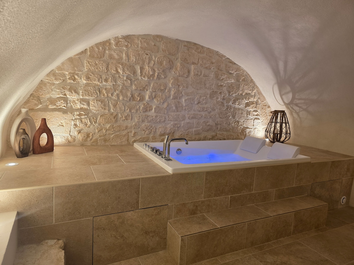 Suite romantique avec balnéo & sauna – Lumin&Sens dans Solliès-Ville ...