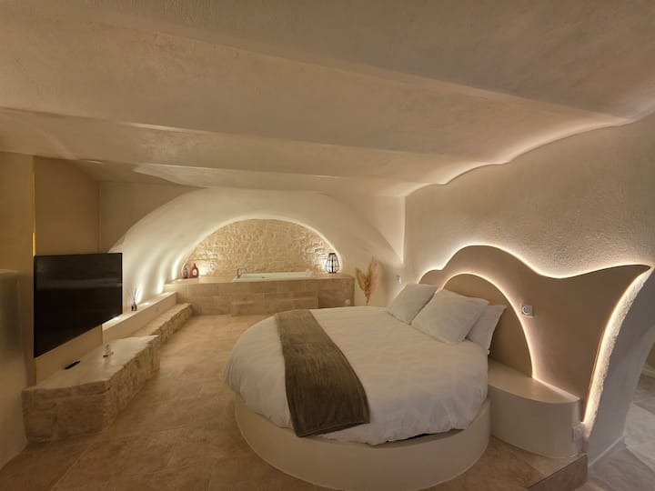 Suite Romantique Avec Balnéo & Sauna – Lumin&sens - France