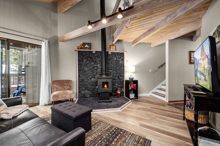 Stylish Cozy Mountain Condo Near Glacier & Ski - Whitefish, MT