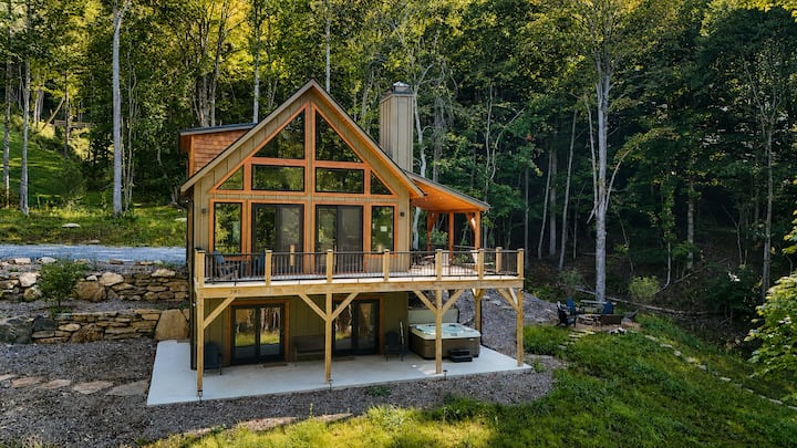 3br Chalet W/ Hot Tub, Game Room & Dog Friendly - Boone, NC