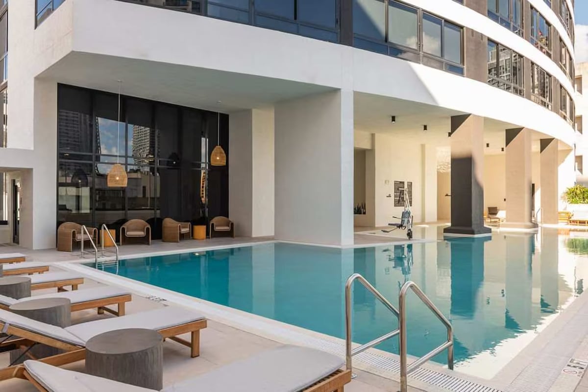 New Downtown Miami Condo | Pool+Gym+Sauna+Rooftop - Apartments for Rent ...
