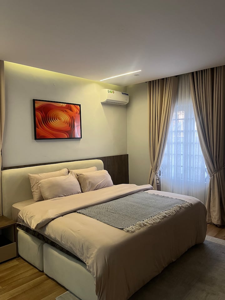 Stylish 2br | 10m To Airport | No Power Outage - Lagos