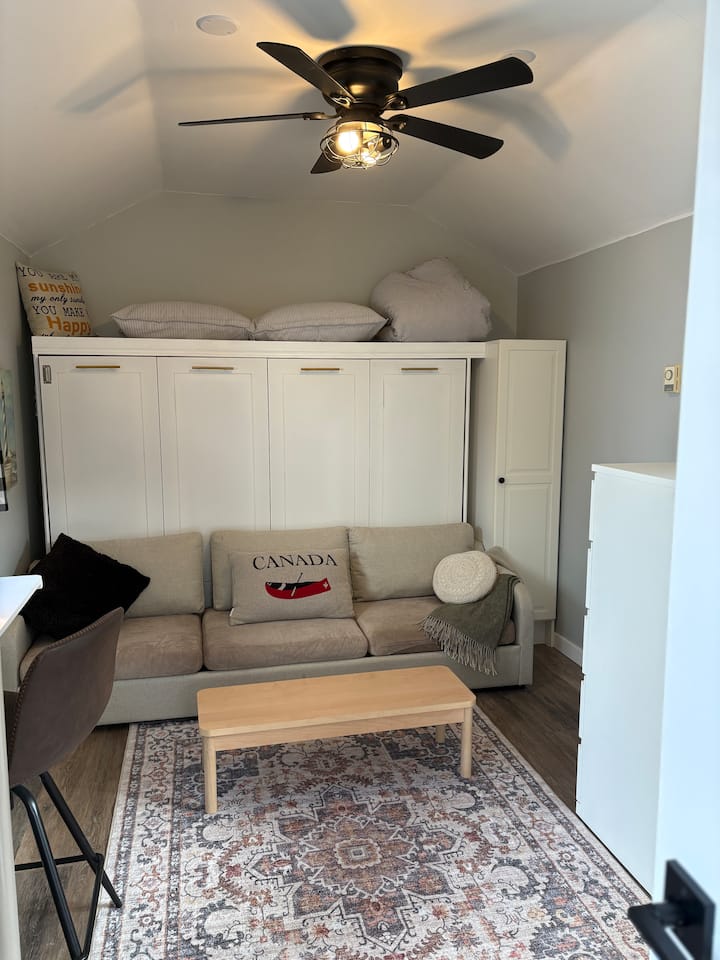 Tiny Floating Home Near Vancouver - Delta