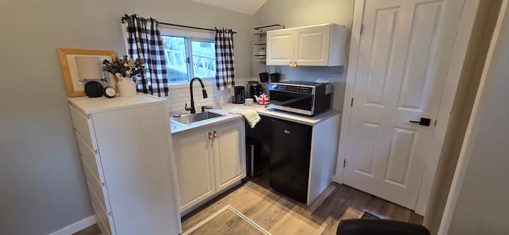 Tiny Floating Home Near Vancouver - Delta