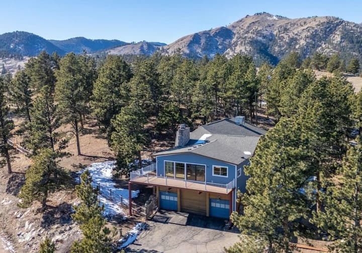 Crestview Retreat - Lyons, CO