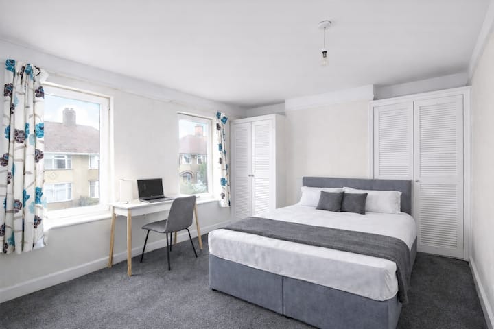 Oxford Contractor Stay | Sleeps 8 | 3 Bedrooms+ - Oxford