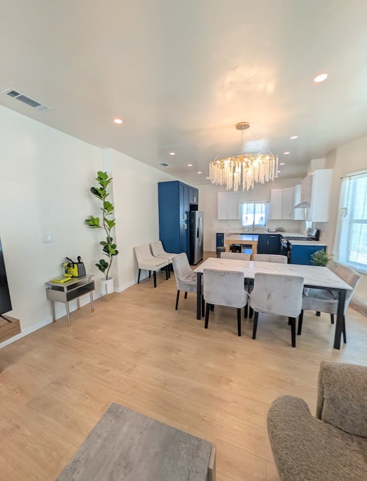 Modern Coastal Oasis: The Soda Pop Home - Long Beach, CA