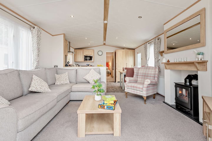 Vivian Lodge 2 Bedroom New Forest Holiday Home - Brockenhurst