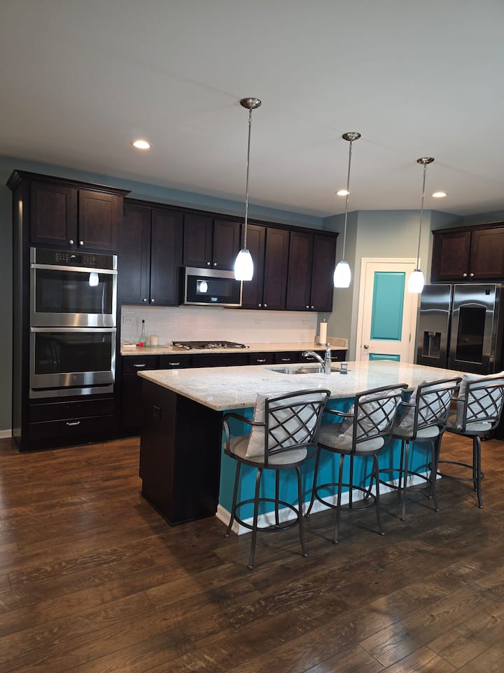 The Fox Chase Executive | Massage Chair & King Bed - Oswego, IL