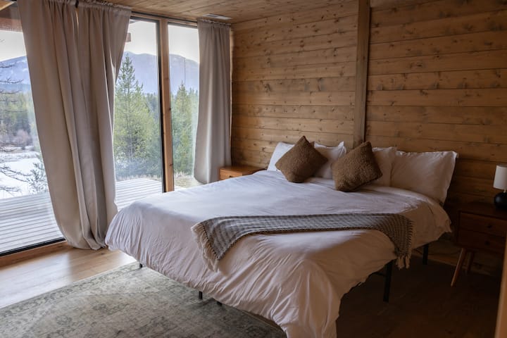 Glacier Cabin Suite With A View - West Glacier, MT