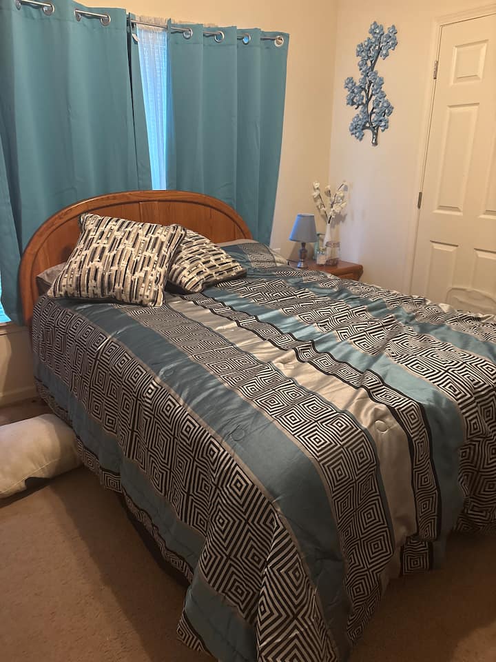 Spare Room And Bathroom Close To Hospitals - Jefferson City, MO