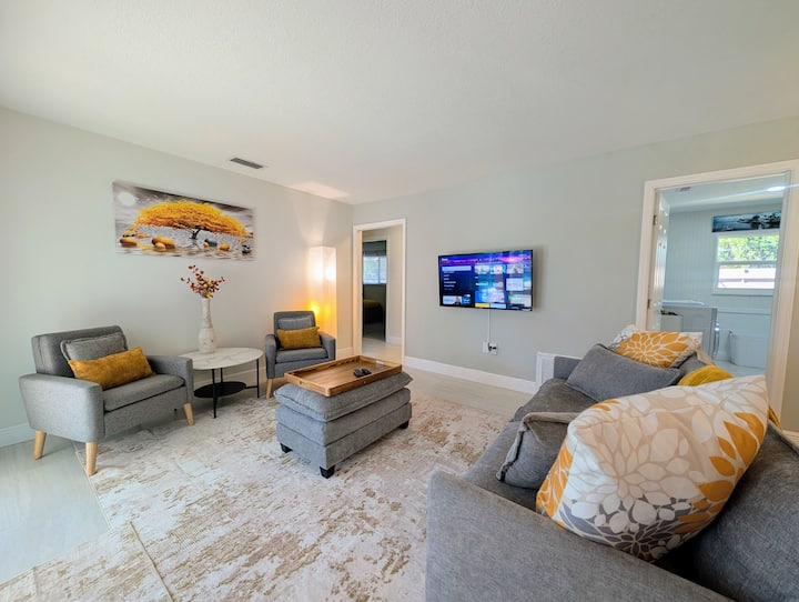 New Rental | 3/2 Heated Pool Near Bobby Jones Golf - Sarasota, FL