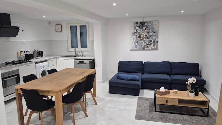 Maison De Village 3 Chambres à 10 Minutes De Nîmes - Pont du Gard