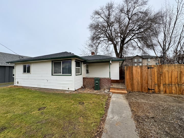Cozy Beech House - Hat Rock State Park, Hermiston