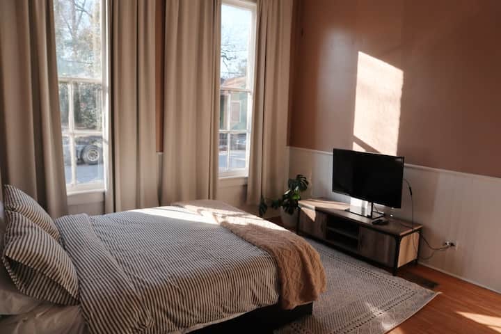Charming One-bedroom Apartment Near Downtown - Columbus, GA
