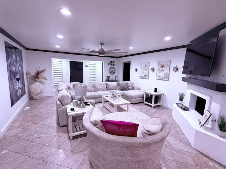 Home Away From Home/w A Pool, Close To Everything. - Oklahoma City, OK