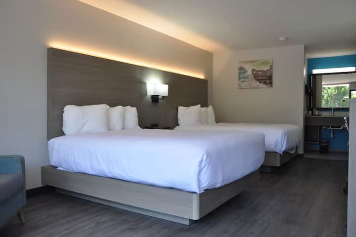 Newly Renovated • Airport Stay • Free Breakfast - Greer, SC