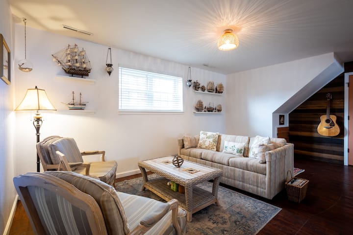 Cozy Garden-level Private Suite With Kitchenette - Colorado Springs, CO