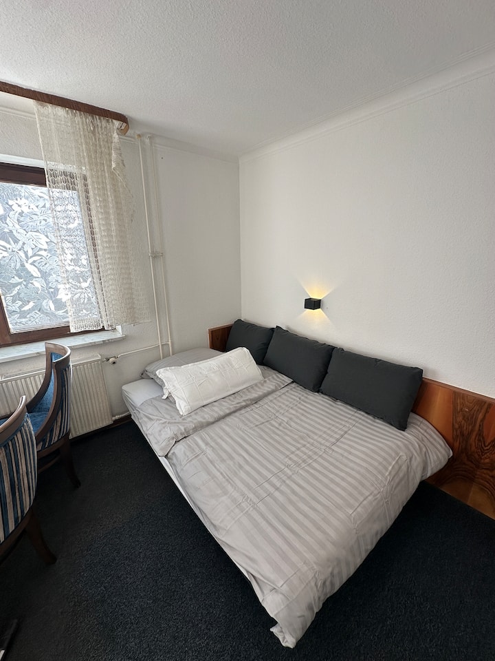 Praktisches Studiozimmer Mit Bad Und Küche - Bingen