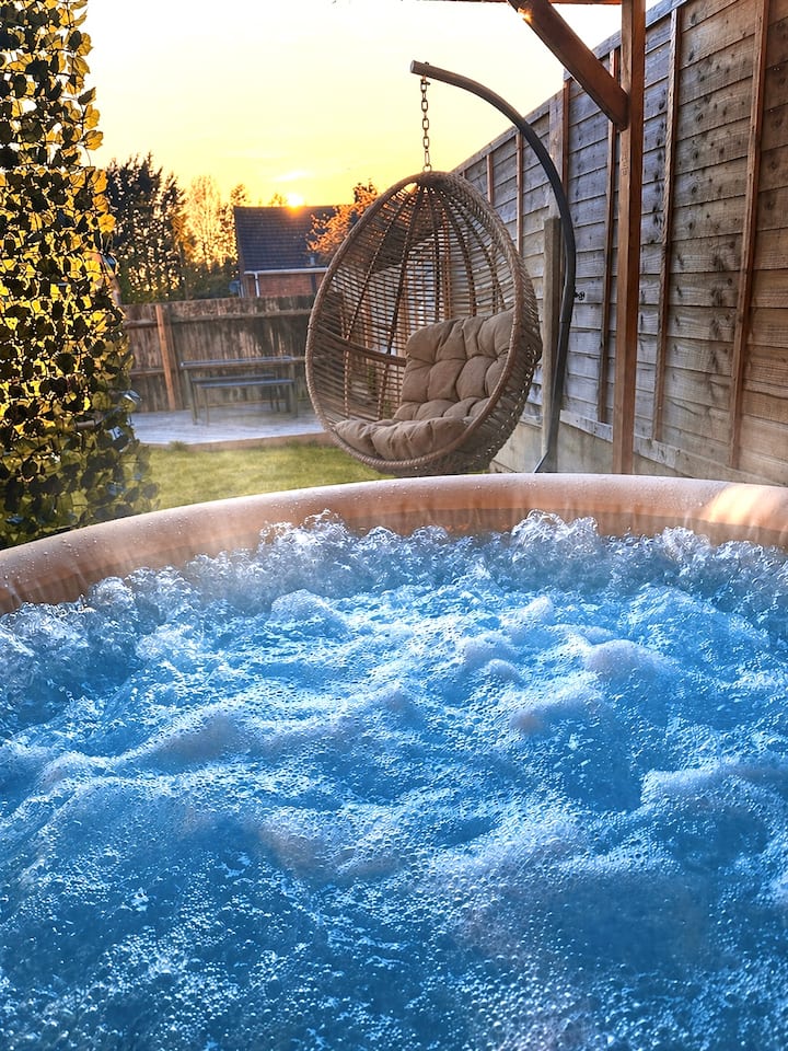 Telford Hot Tub Stay - King Beds - Pool Table - Telford