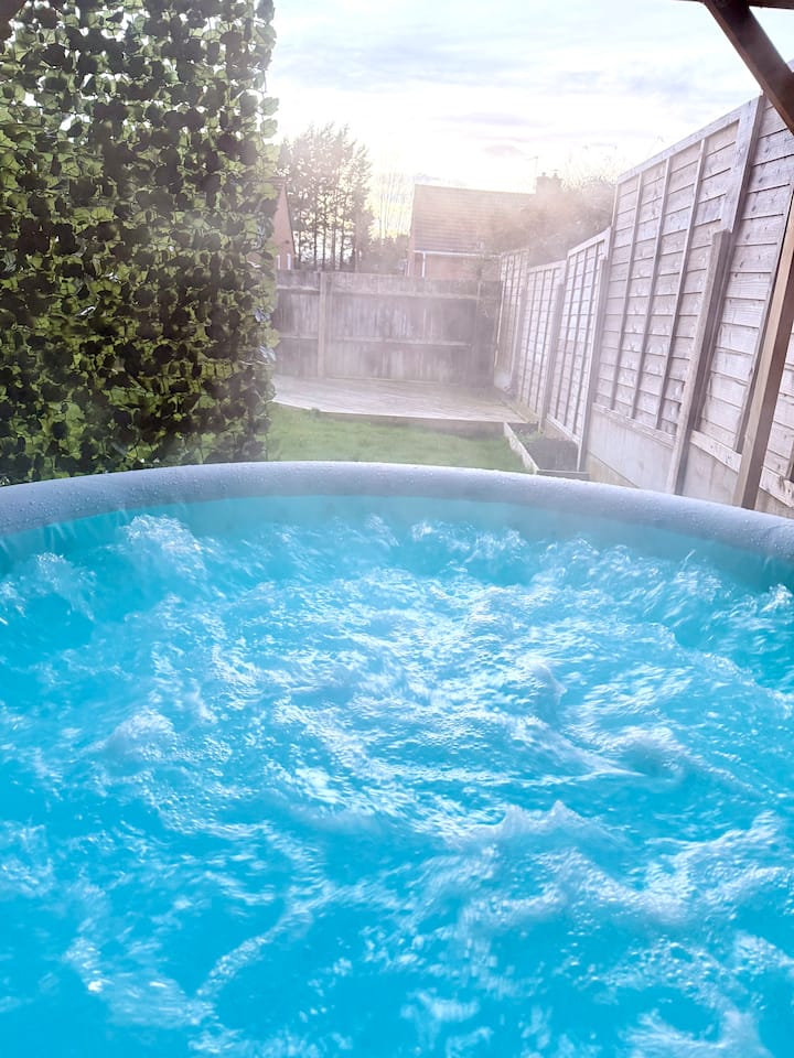 Cosy Hot Tub Stay | Pool Table | Sleeps 5 - Telford