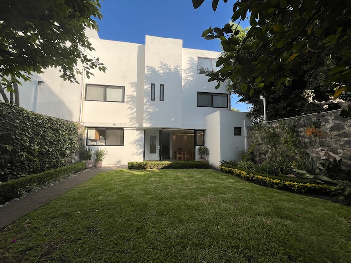 Acogedor Departamento En Dos Pisos Con Jardín - Mexico State