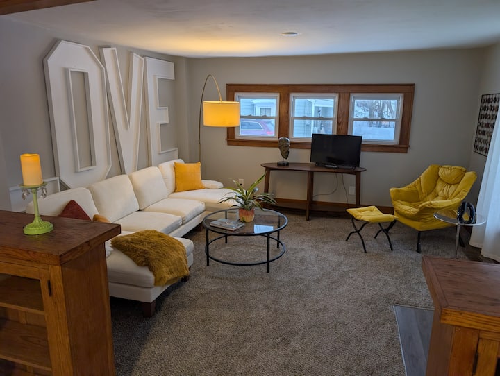 Town Square Lodge - Amherst, OH