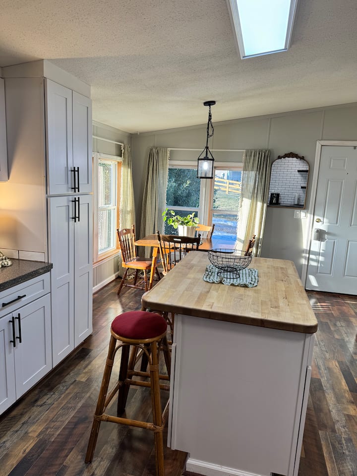 Charming Country Cottage - 테네시