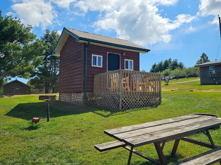 Rustic Camping Cabin - Fancy Gap, VA