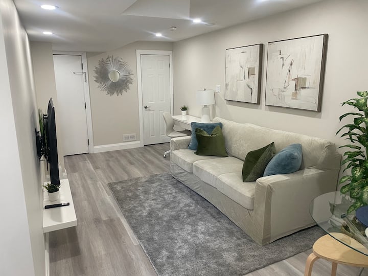 The Whitby Hideaway - Oshawa