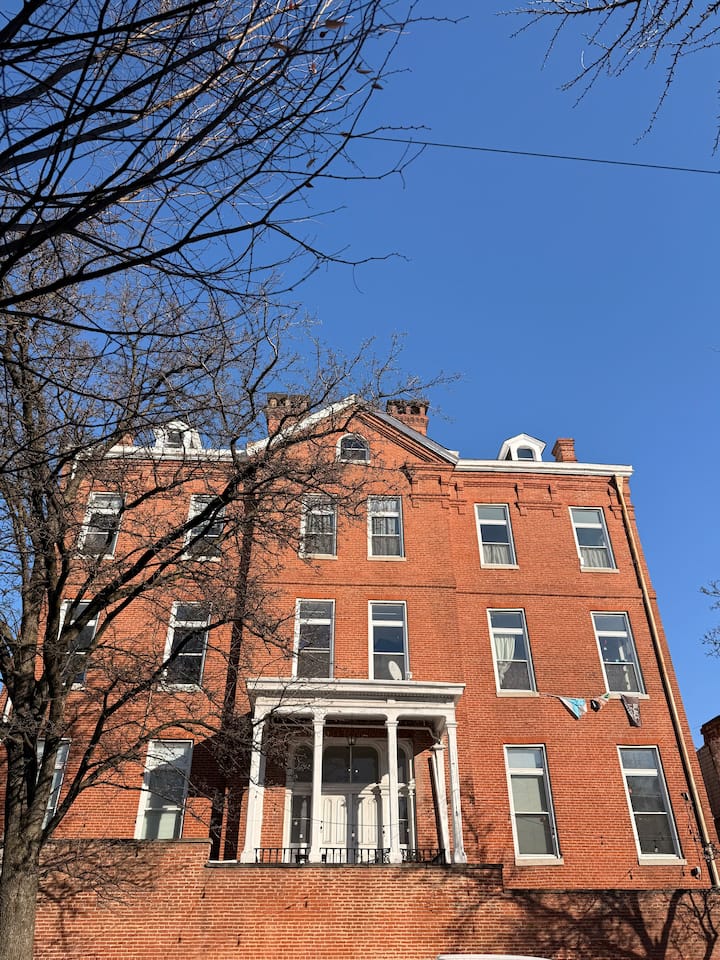 Historic Apartment In Fells Point - Baltimore, MD