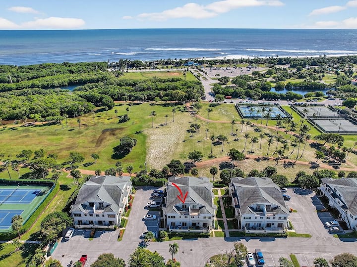 Walk To Beach! Sleeps 8! Gorgeous Views Family Fun - Jupiter, FL