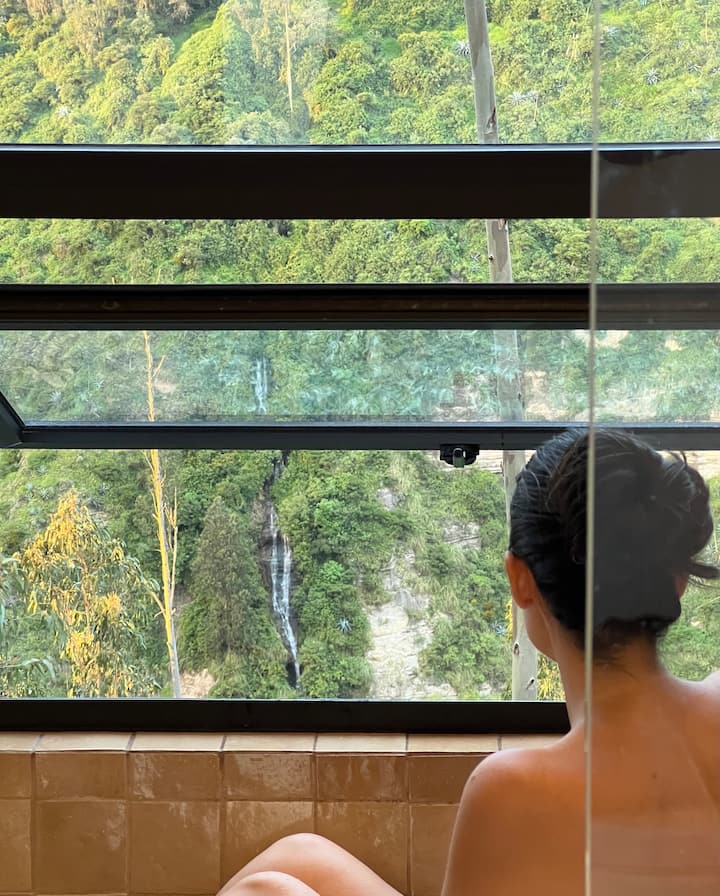 Treehouse W/ Hot Tub & Stunning View Near Airport - Quito