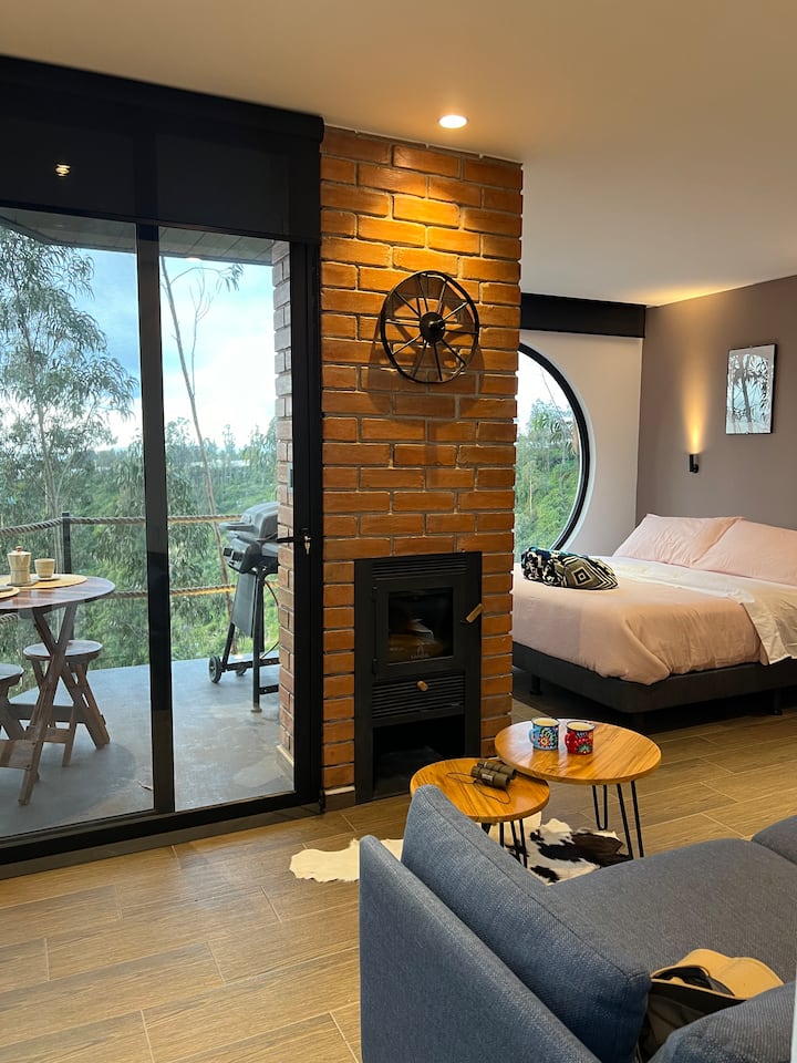 Treehouse W/ Hot Tub & Stunning View Near Airport - Quito
