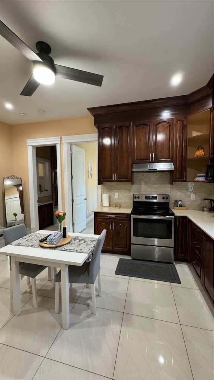 Cozy & Comfortable Stay - New Westminster
